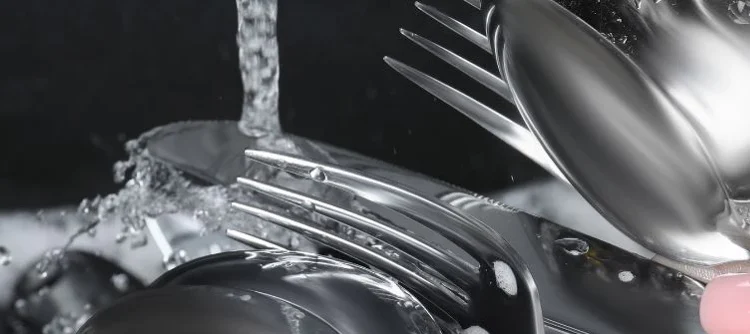 How to Clean Silver with Baking Soda: 3 Easy Methods - Tavex United Kingdom